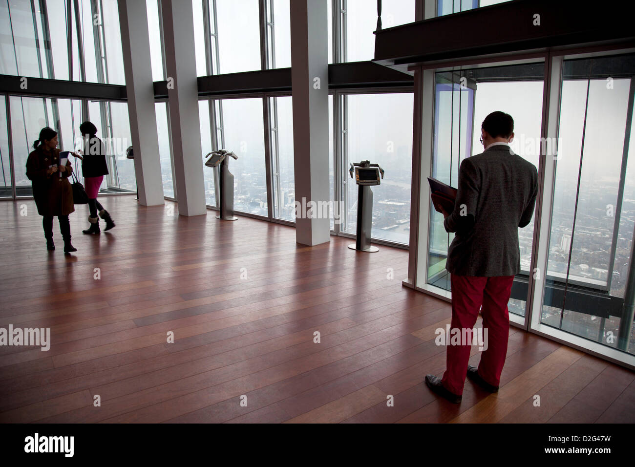 Shard viewing deck hi-res stock photography and images - Alamy