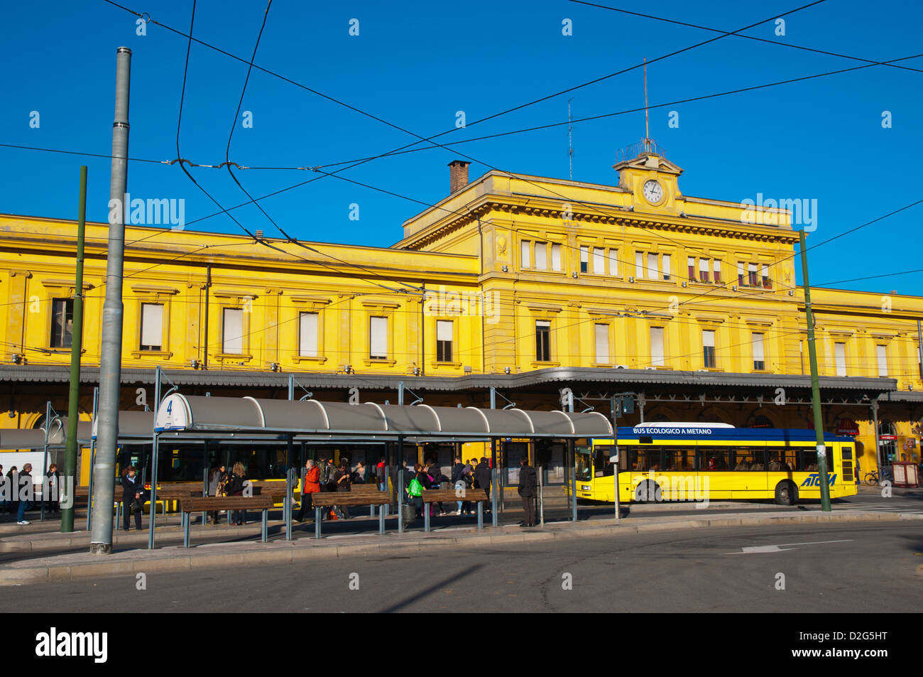 Railway terminal square hi-res stock photography and images - Alamy