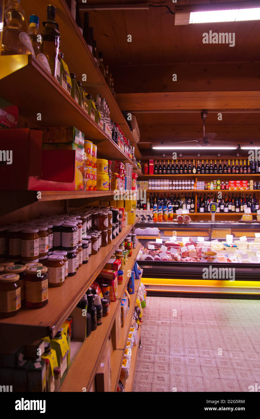 Grocery store interiors hi-res stock photography and images - Alamy