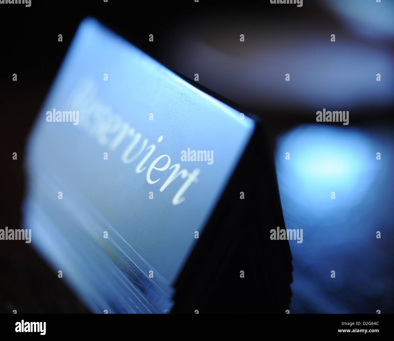 Reserved table signs hi-res stock photography and images - Alamy