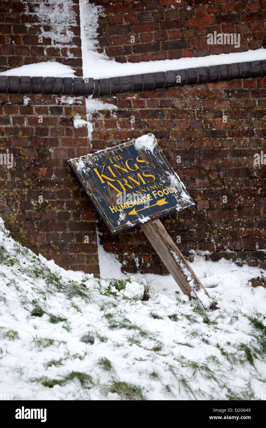 Community pub sign hi-res stock photography and images - Alamy