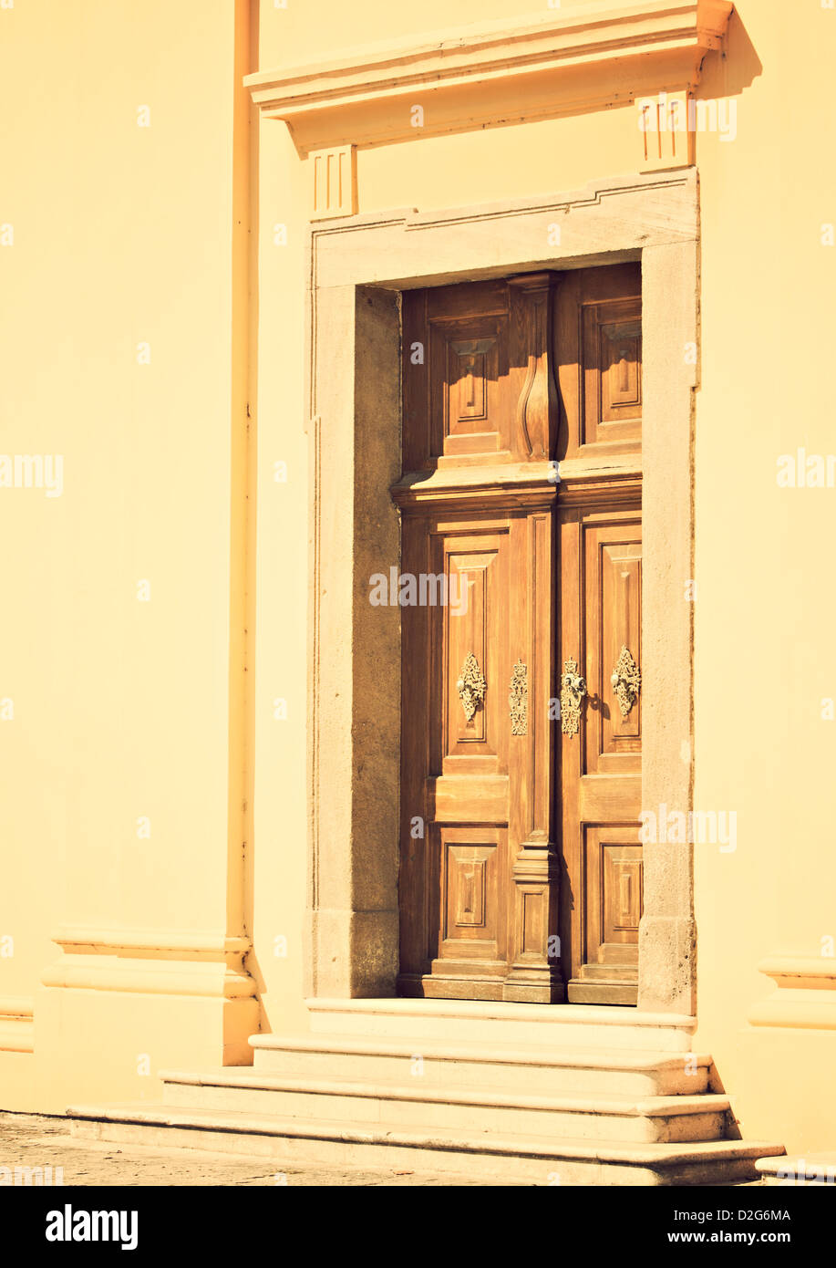 big wooden door Stock Photo - Alamy