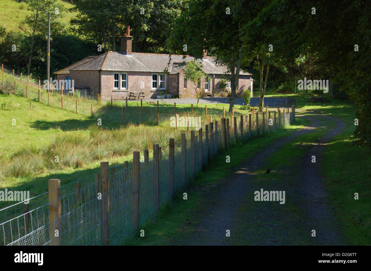 Small stone cottage hi-res stock photography and images - Alamy