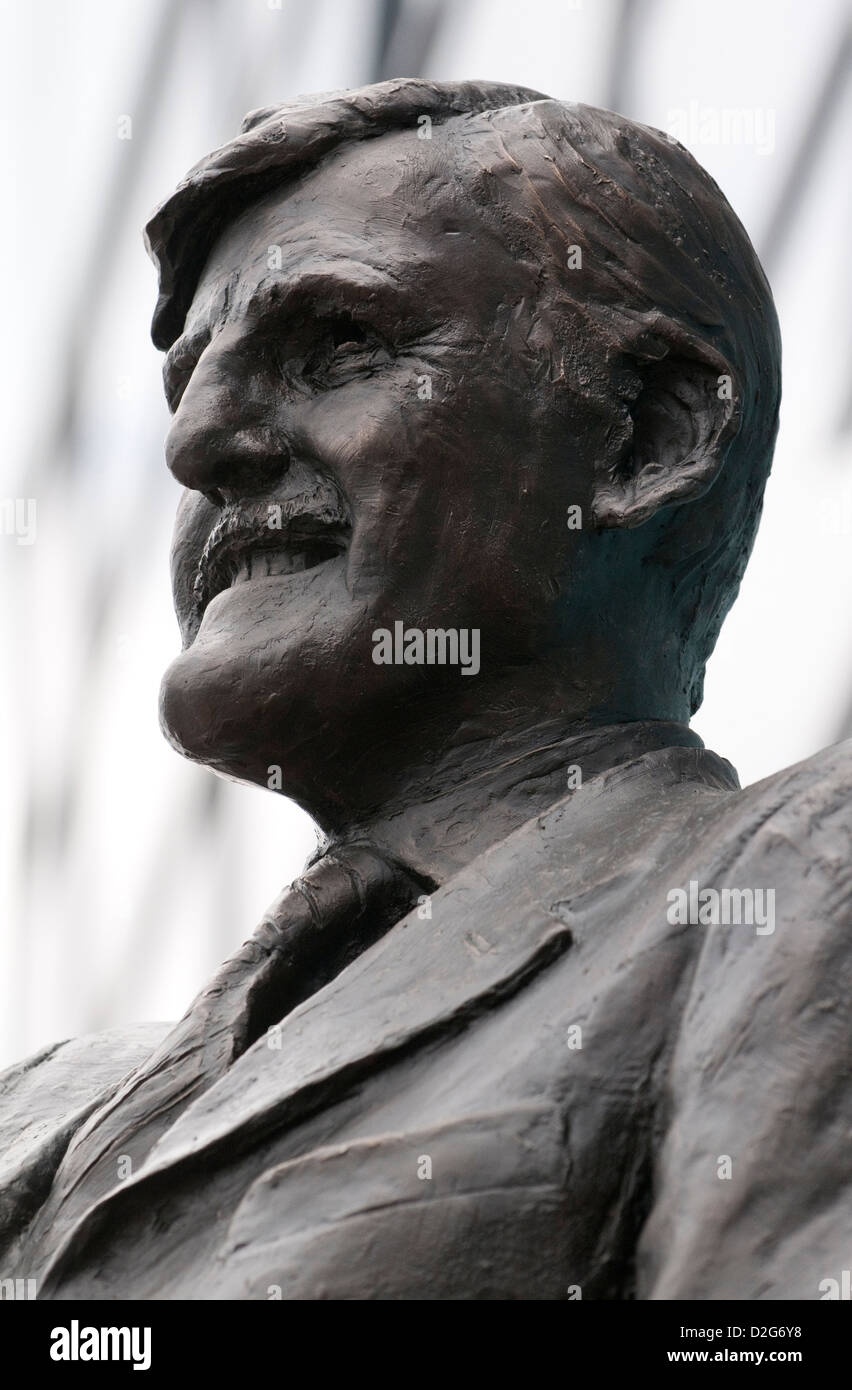 Statue of jimmy hill outside ricoh arena hi-res stock photography and ...