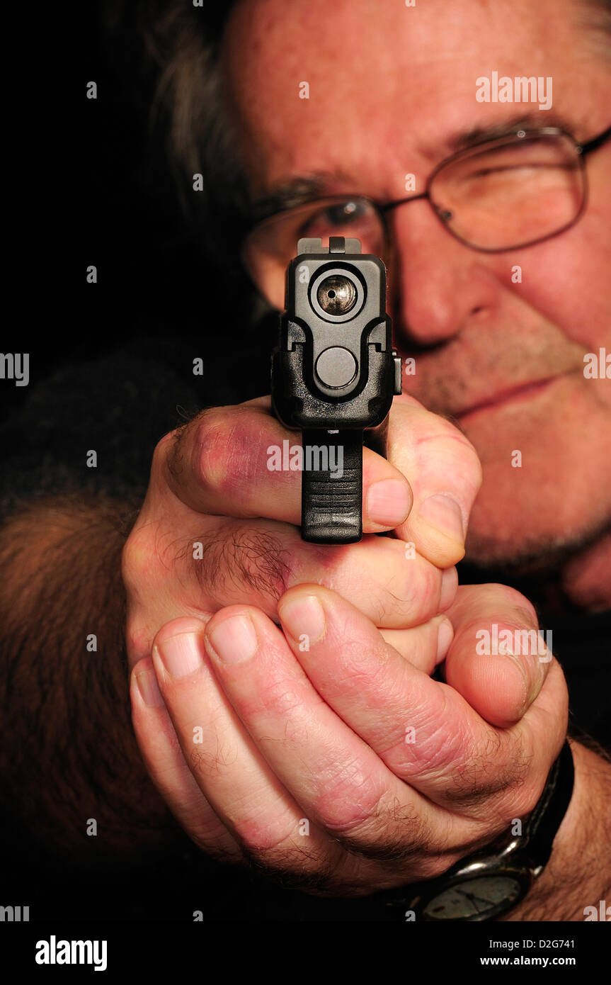 Man aiming semi-automatic pistol Stock Photo - Alamy
