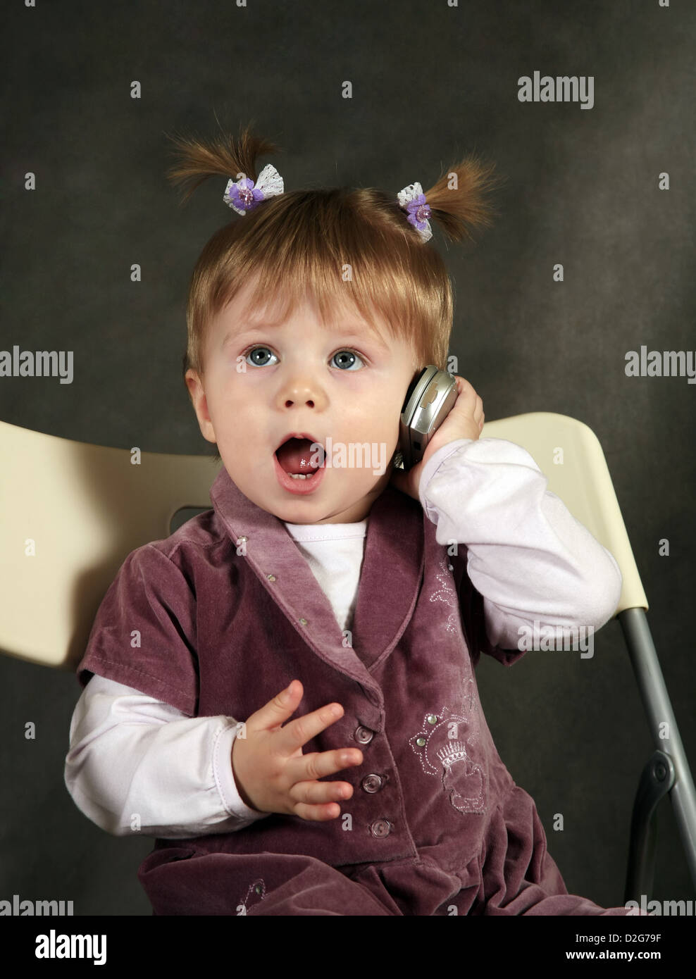 Portrait of the little girl with the phone Stock Photo - Alamy