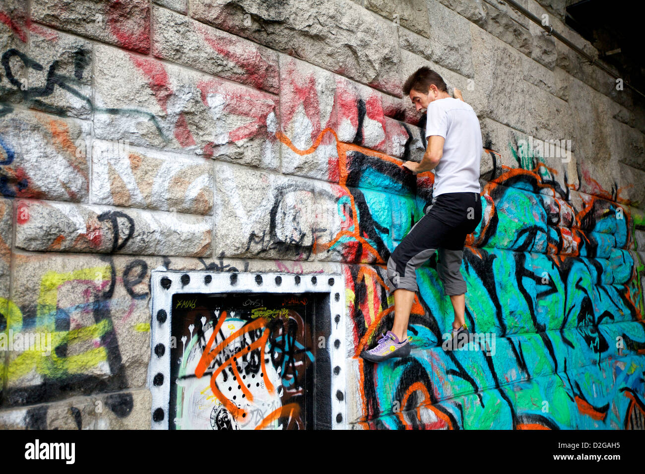 Wall climber graffiti hi-res stock photography and images - Alamy