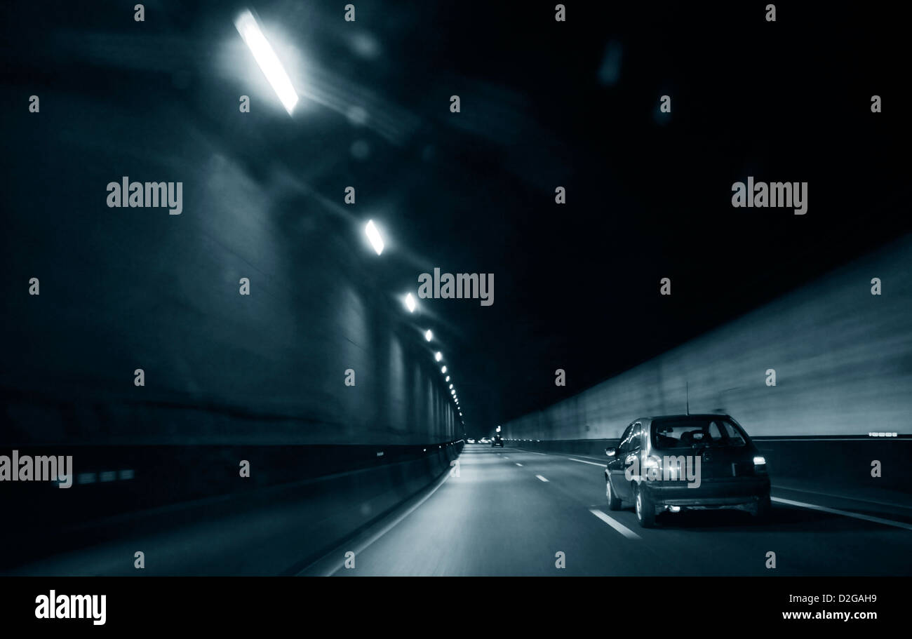 Two way tunnel traffic hi-res stock photography and images - Alamy