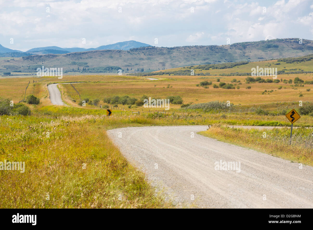 Canada prairie road hi-res stock photography and images - Alamy