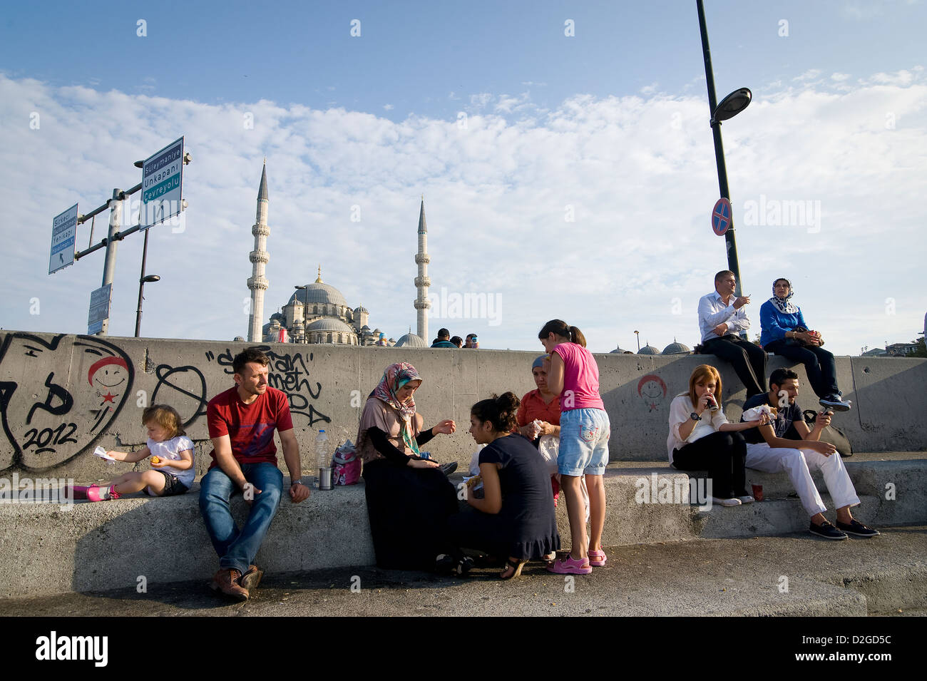 Istanbul: People enjoying an afternoon in the sun in Eminonu beside ...