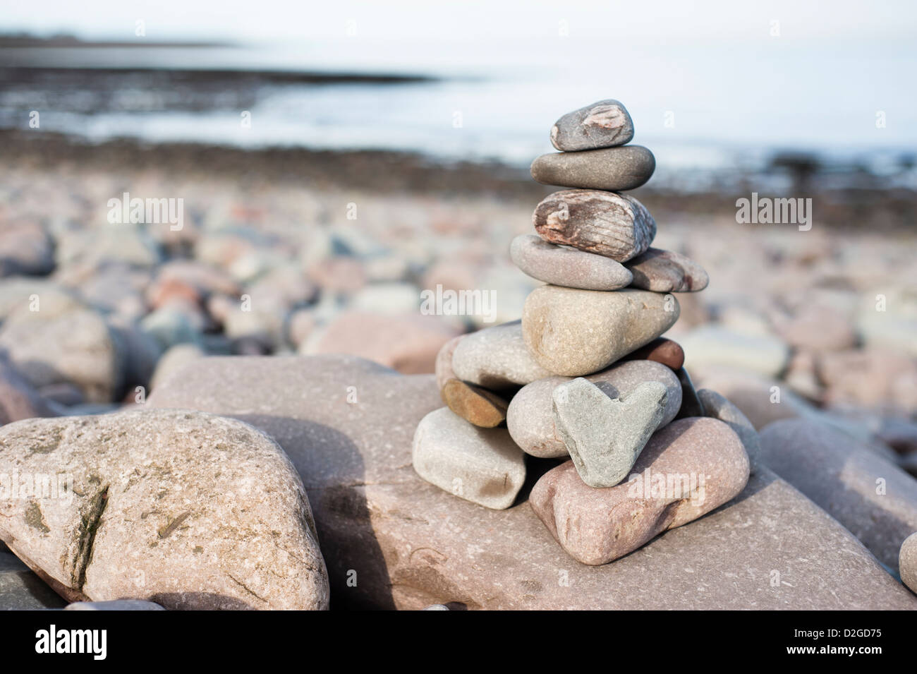 Tower built of beach pebbles hi-res stock photography and images - Alamy