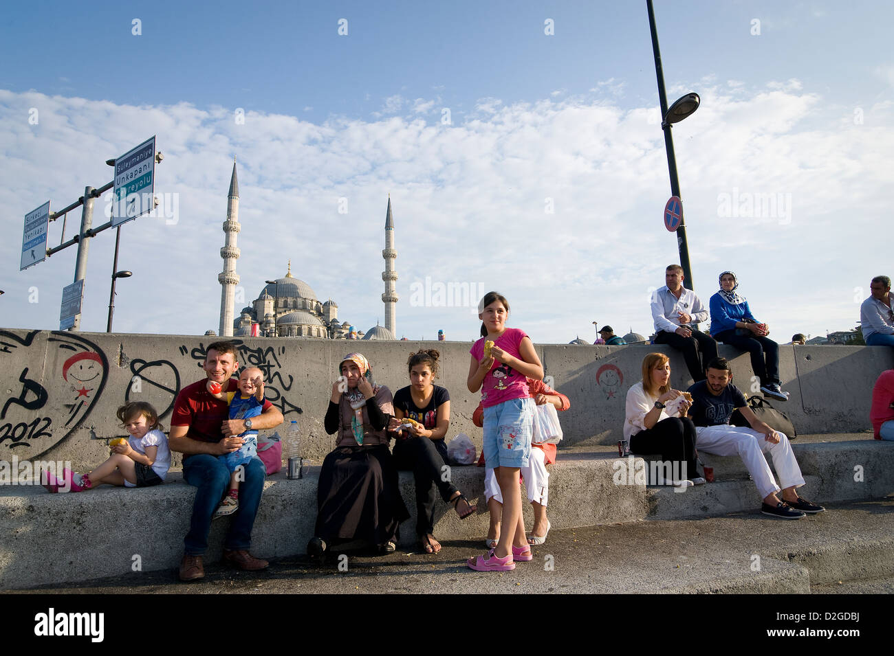 Istanbul: People enjoying an afternoon in the sun in Eminonu beside ...