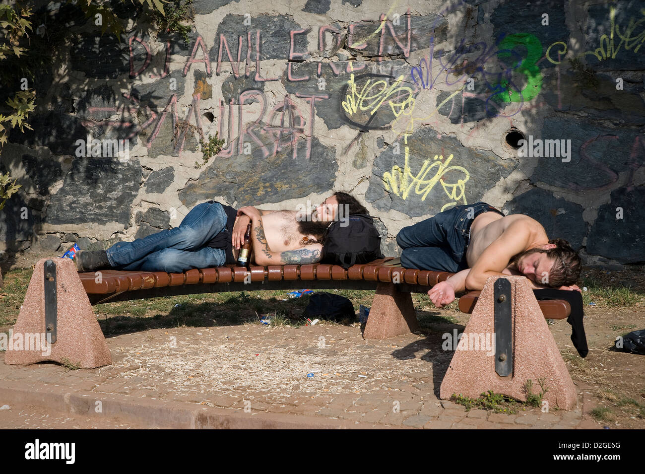 Drunk park bench hi-res stock photography and images - Alamy