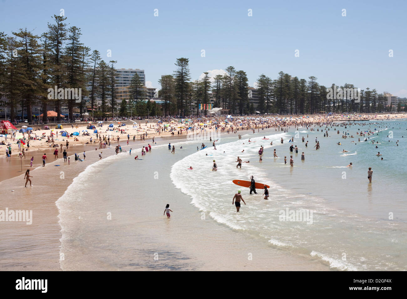 Crowds sunbathing hi-res stock photography and images - Alamy