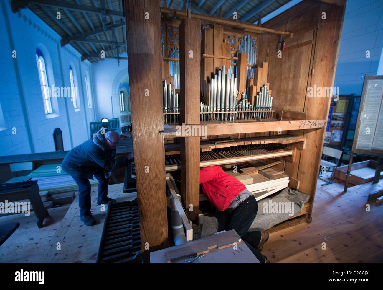 Director of organ museum Malchow, Friedrich Drese (R), reassembles the ...