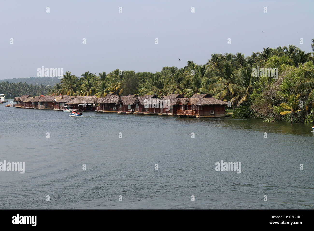 Lakeside resort hi-res stock photography and images - Alamy