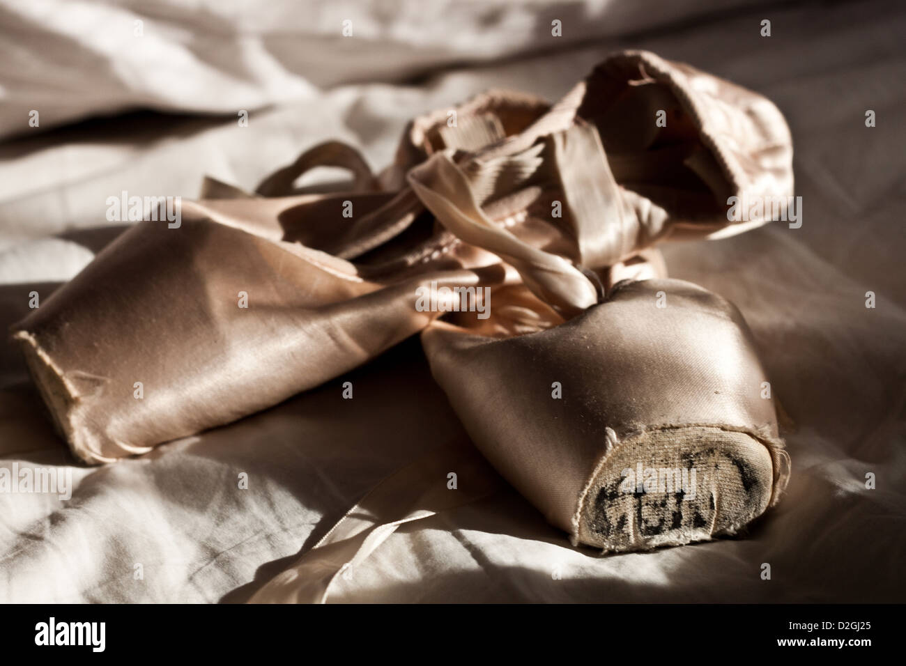 Pointe shoes hi-res stock photography and images - Alamy