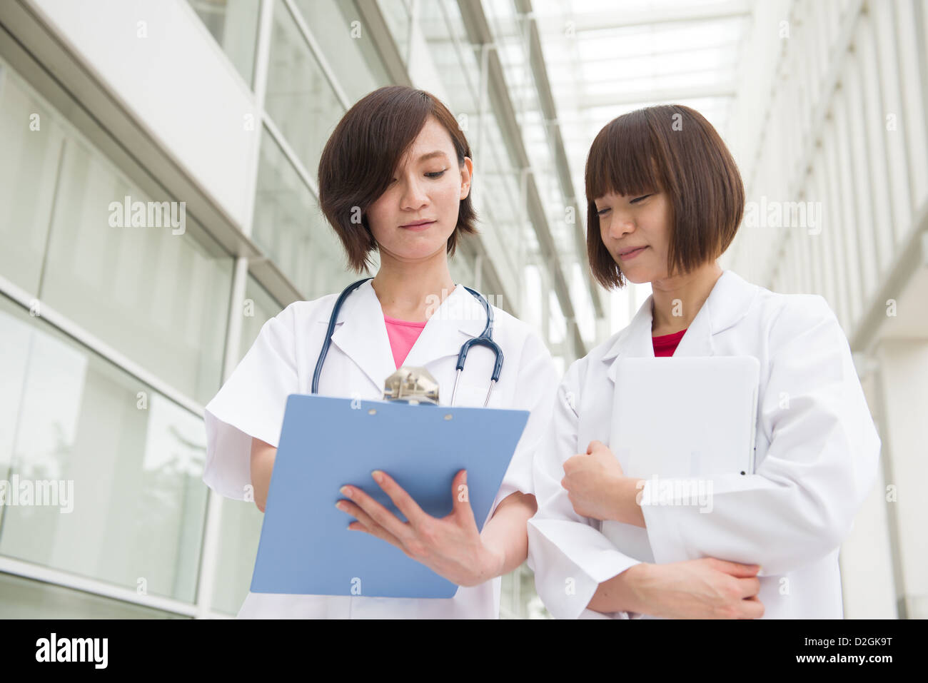 asian chinese medical student having a meeting Stock Photo - Alamy