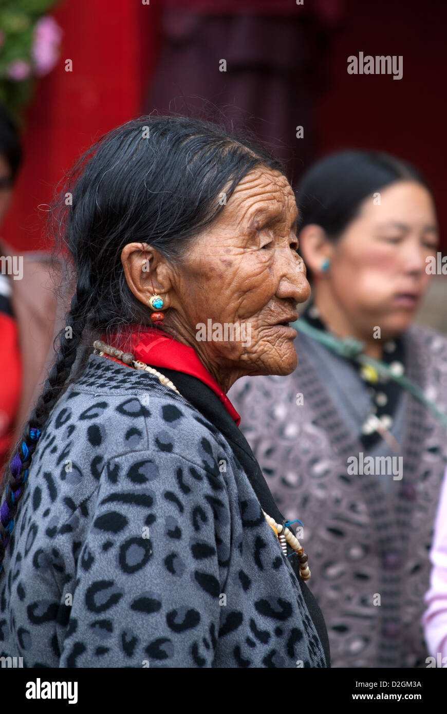 Portrait of tibetan woman hi-res stock photography and images - Alamy