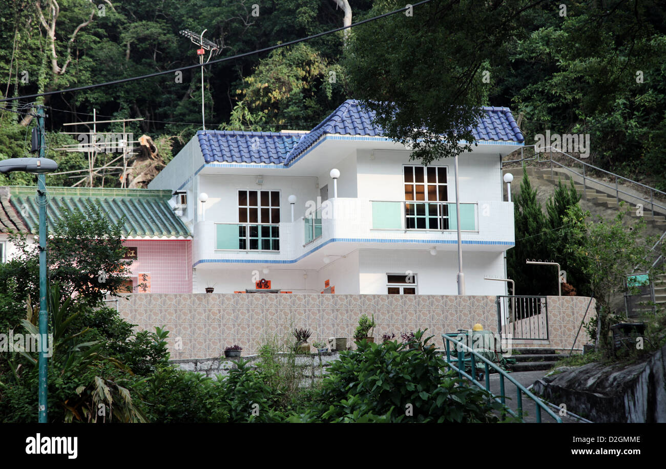 It's a photo of an old Chinese construction with windows. We can see a ...