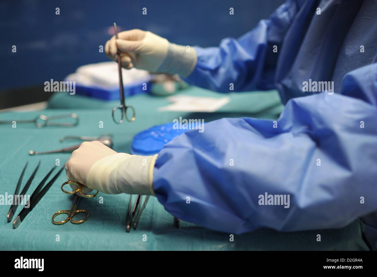 A surgical nurse prepares the surgical instruments in the operating ...