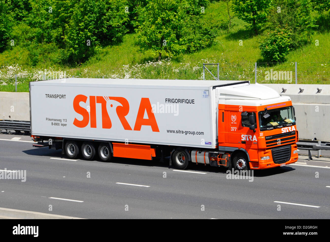 White rigid articulated trailer hi-res stock photography and images - Alamy