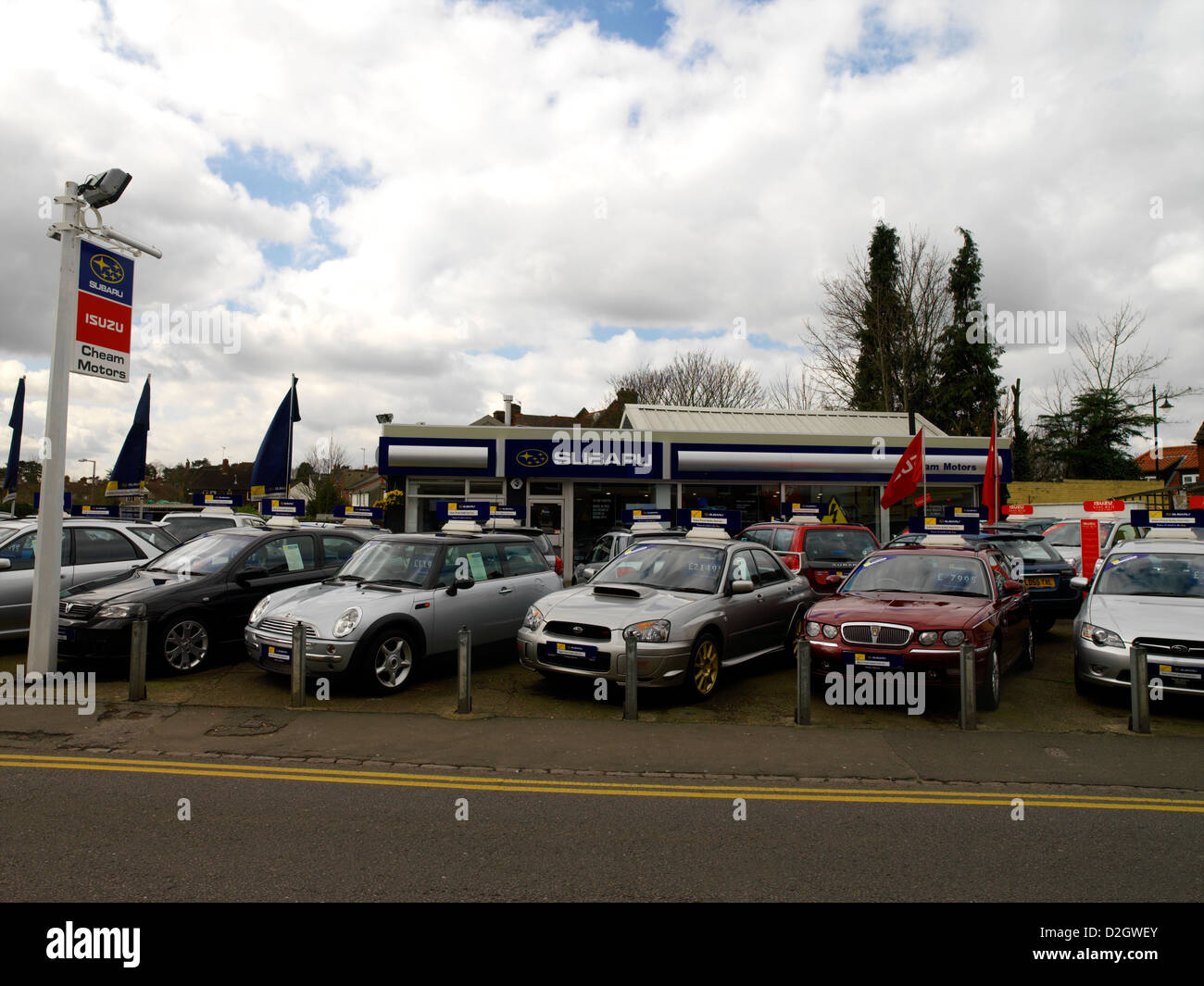 Car showroom cars outside hi-res stock photography and images - Alamy