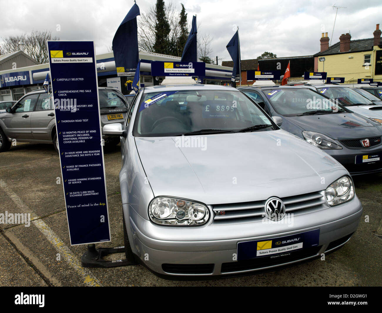 Car showroom cars outside hi-res stock photography and images - Alamy