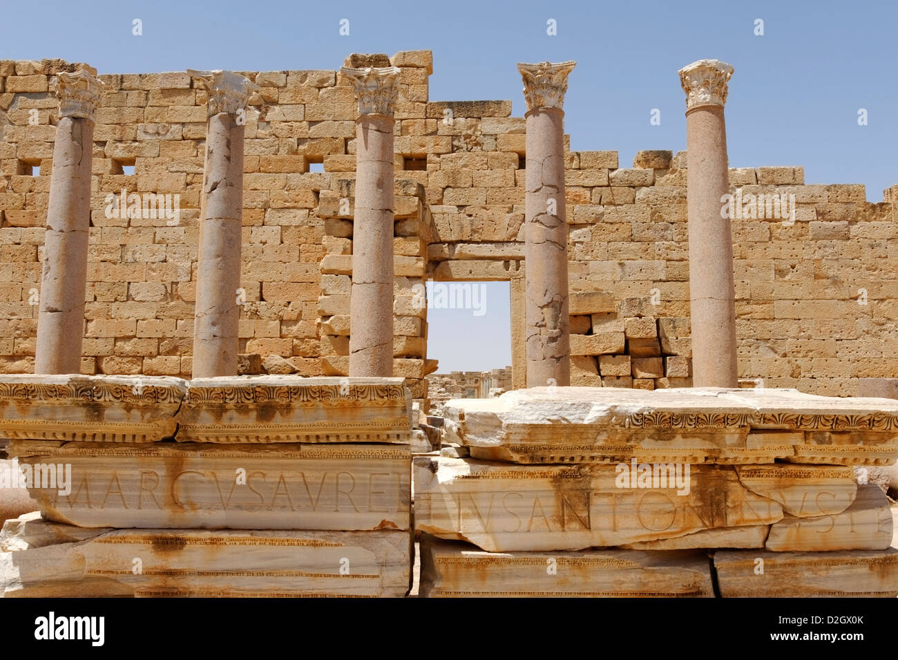 Marble corinthian columns hi-res stock photography and images - Alamy
