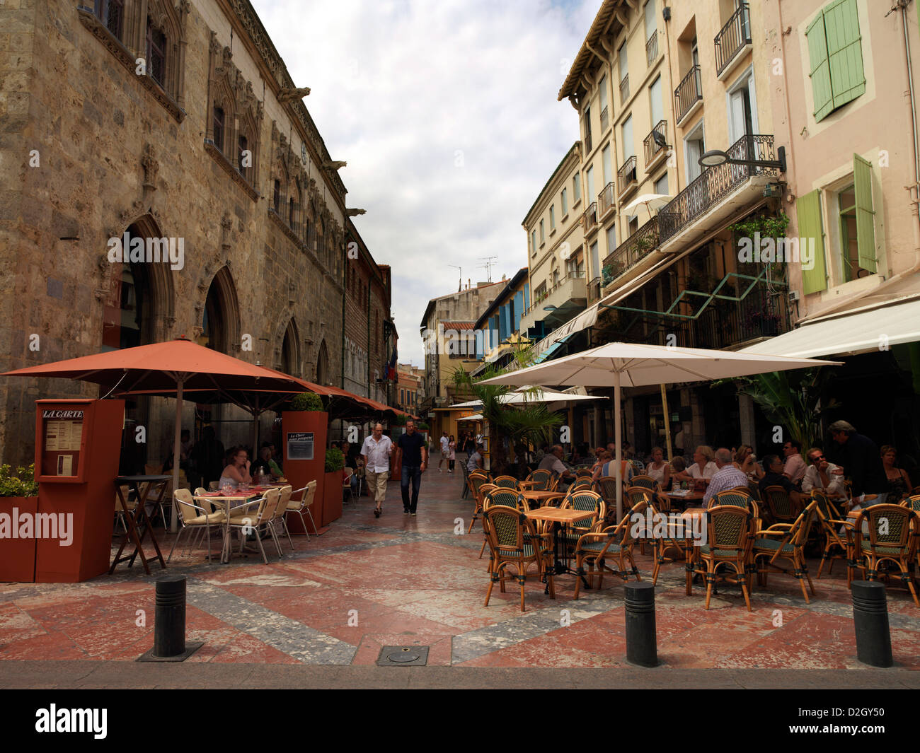 Perpignan cafe hi-res stock photography and images - Alamy