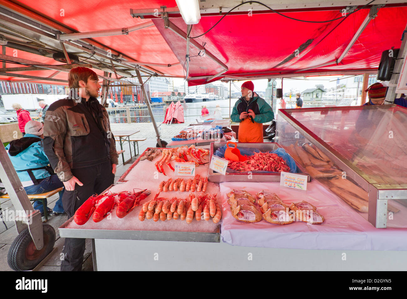 Old town and fish market of bergen hi-res stock photography and images ...