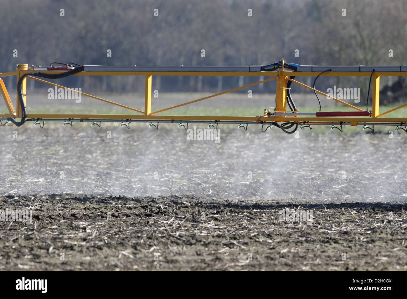 Spraying field hi-res stock photography and images - Alamy