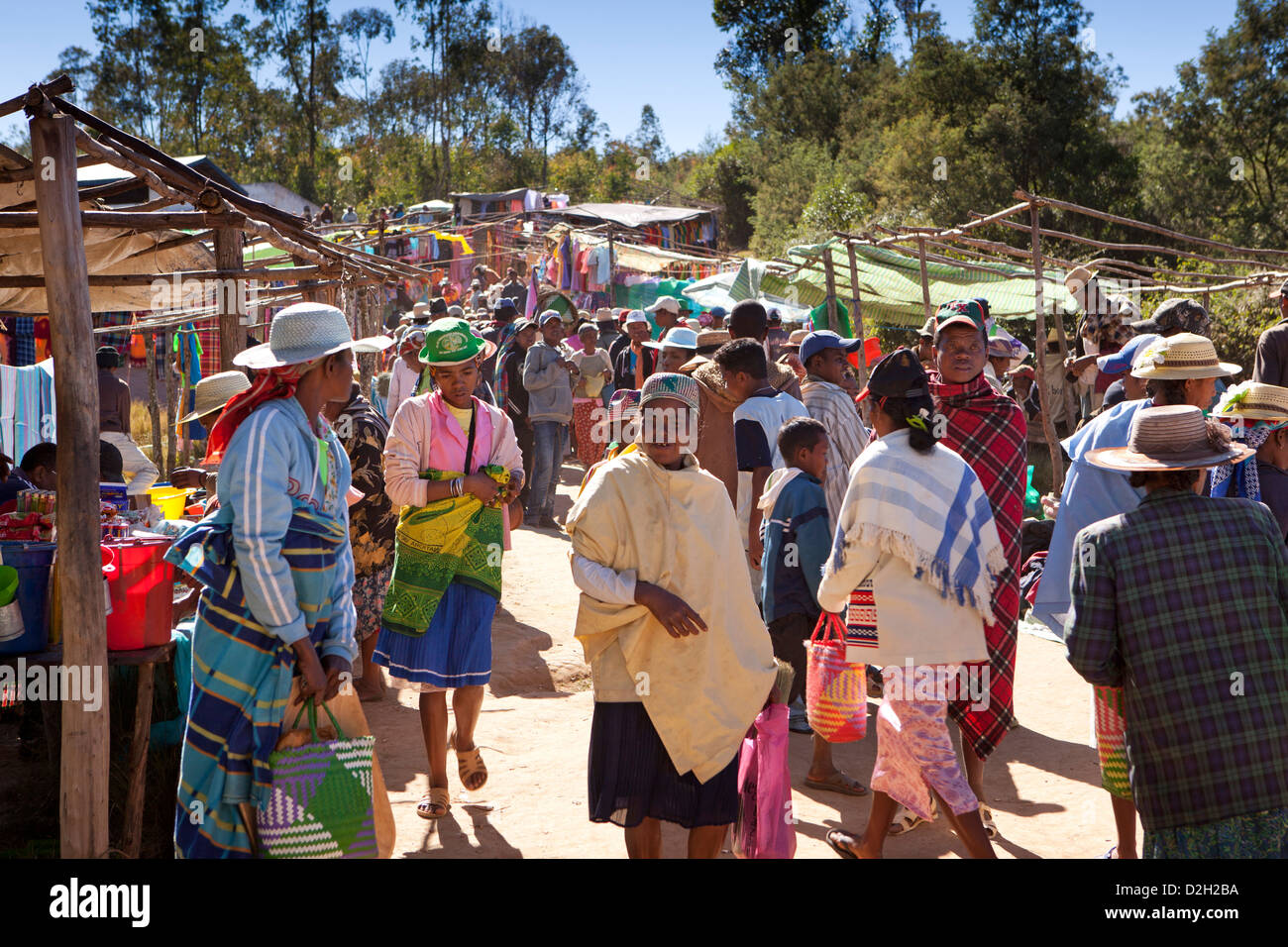 Madagascar, Ivato, market, people shopping Stock Photo - Alamy