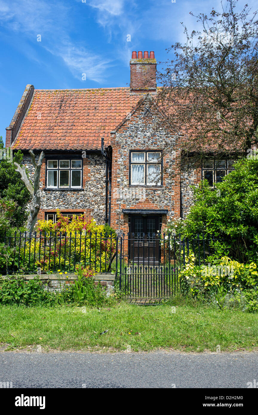 Old english country house hi-res stock photography and images - Alamy
