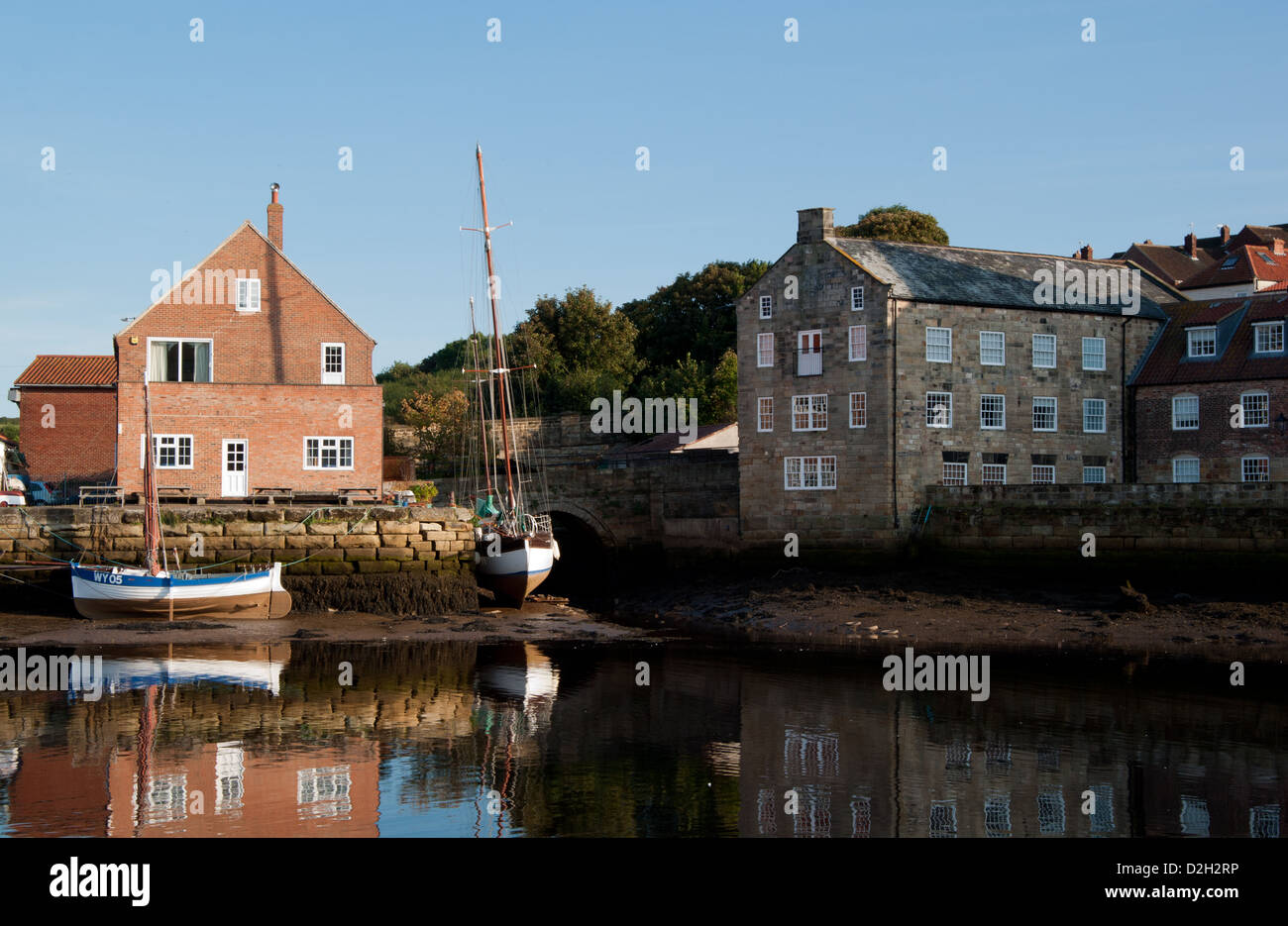 sail boat at the west end of Whitby Harbour Stock Photo - Alamy