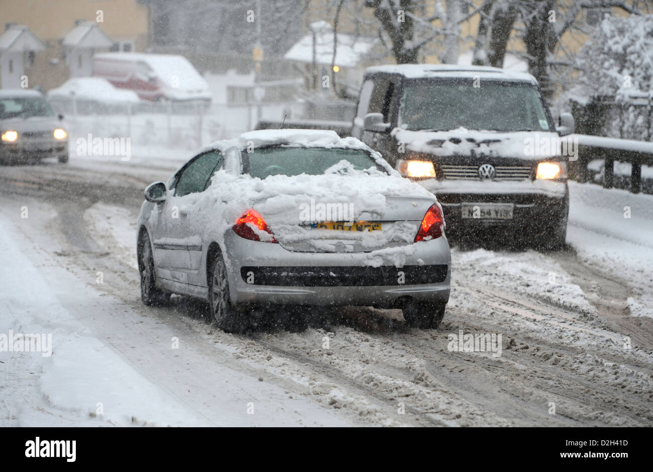 Cars stuck in snow on Cowcombe Hill at Chalford near Stroud ...