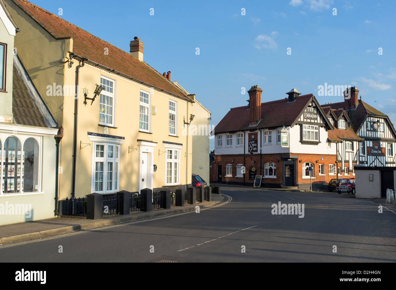 Swan inn hi-res stock photography and images - Alamy