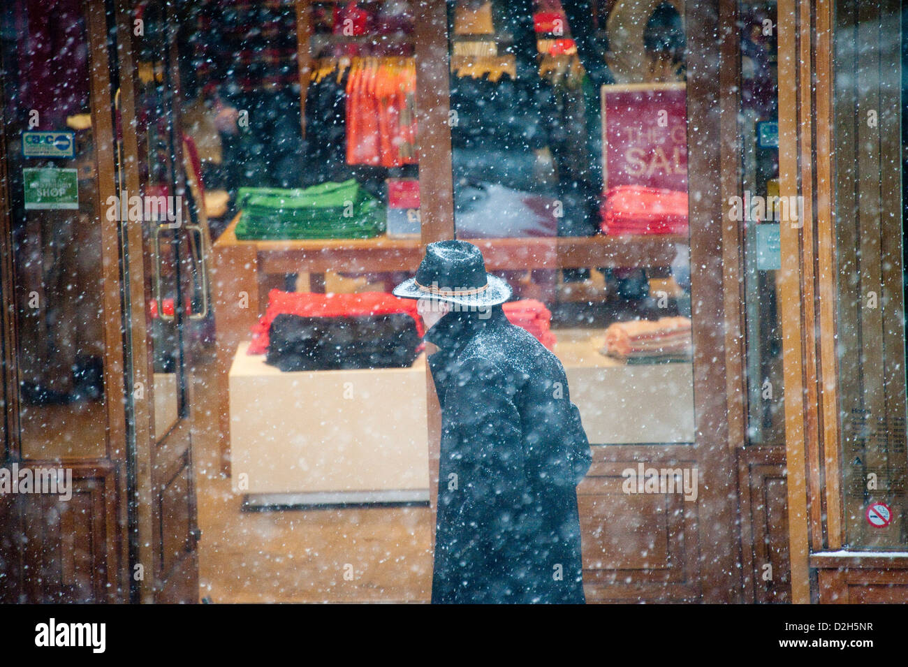 man shopping in the snow Stock Photo - Alamy