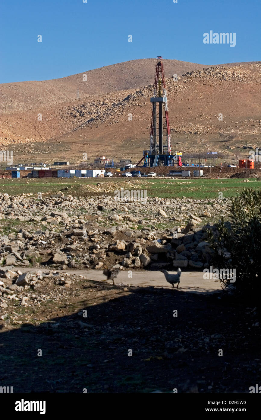 Onshore oil and gas exploration site with rig platform and derrick ...