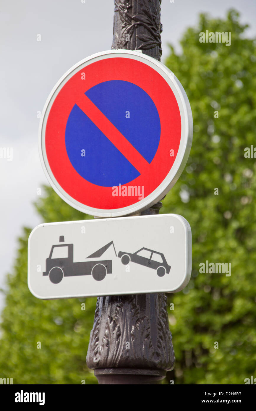 No parking sign paris hi-res stock photography and images - Alamy