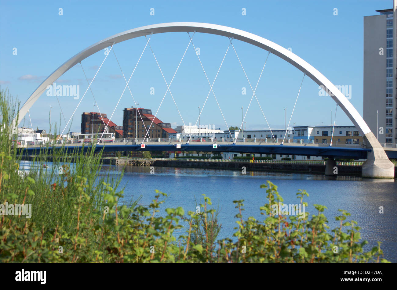 Arc bridge over the River Clyde in Glasgow, Scotland Stock Photo - Alamy