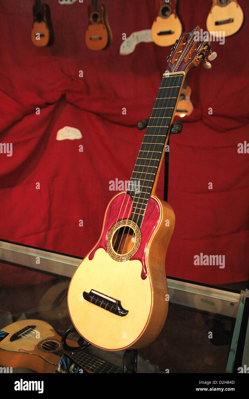 Timple hi-res stock photography and images - Alamy