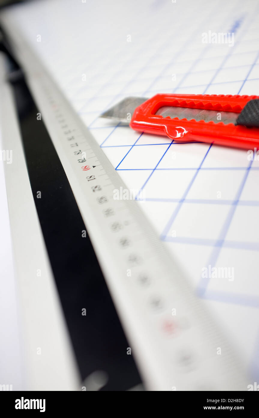 Tailor cutting lines hi-res stock photography and images - Alamy