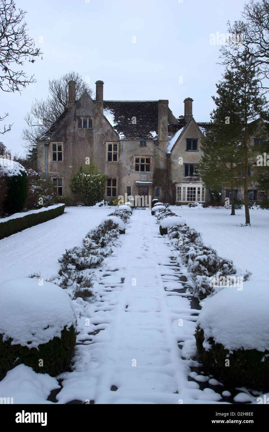 Avebury Manor in the snow Stock Photo - Alamy