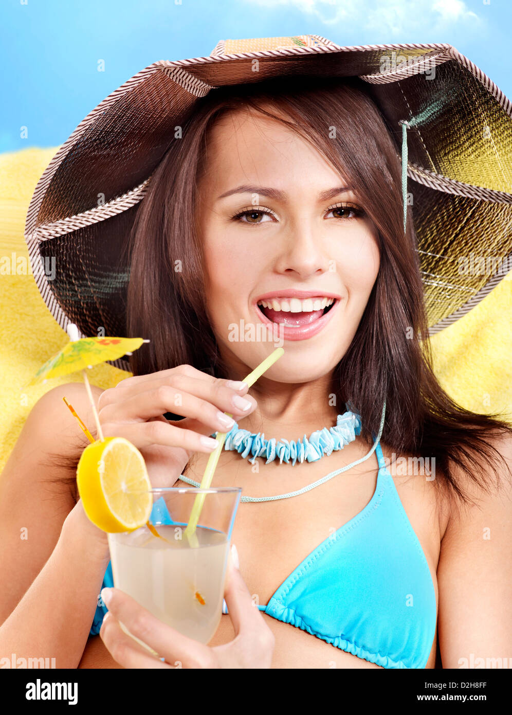 Drinking lemon through straw hi-res stock photography and images - Alamy