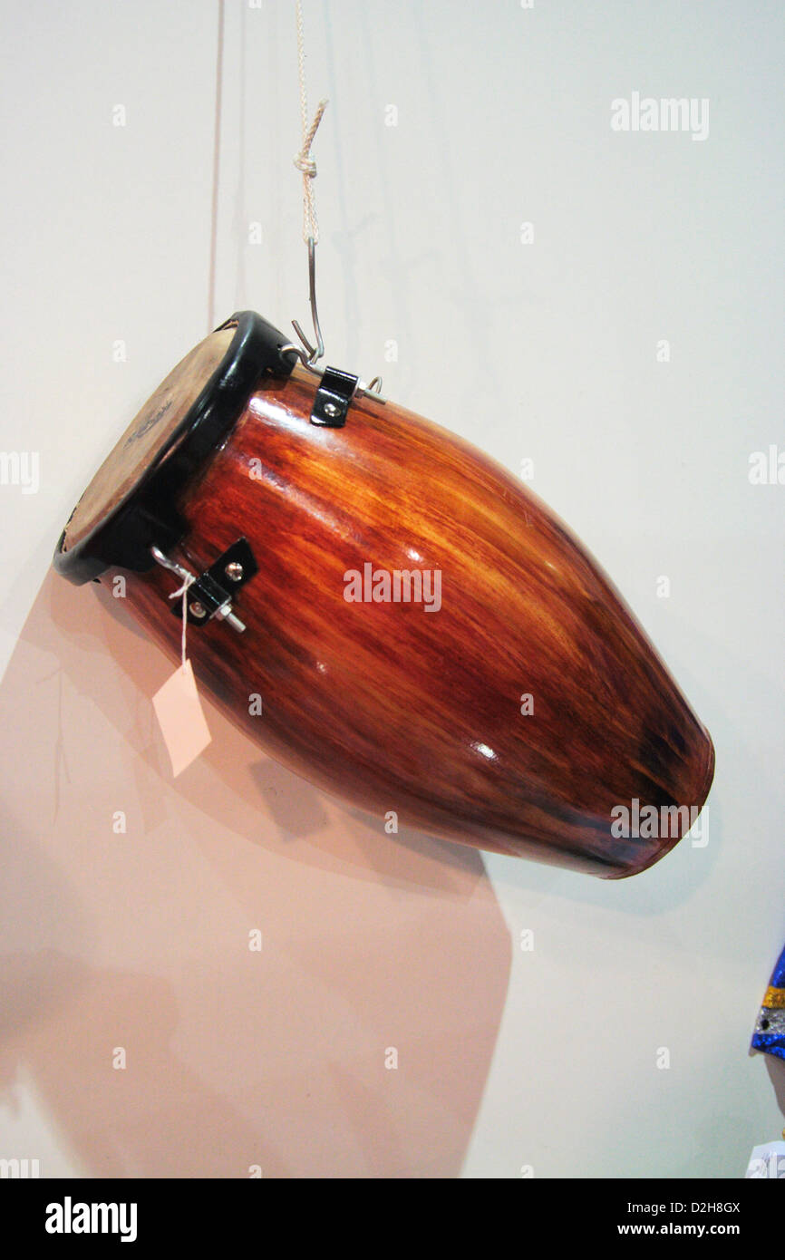 Bongos: percussion instrument Stock Photo - Alamy