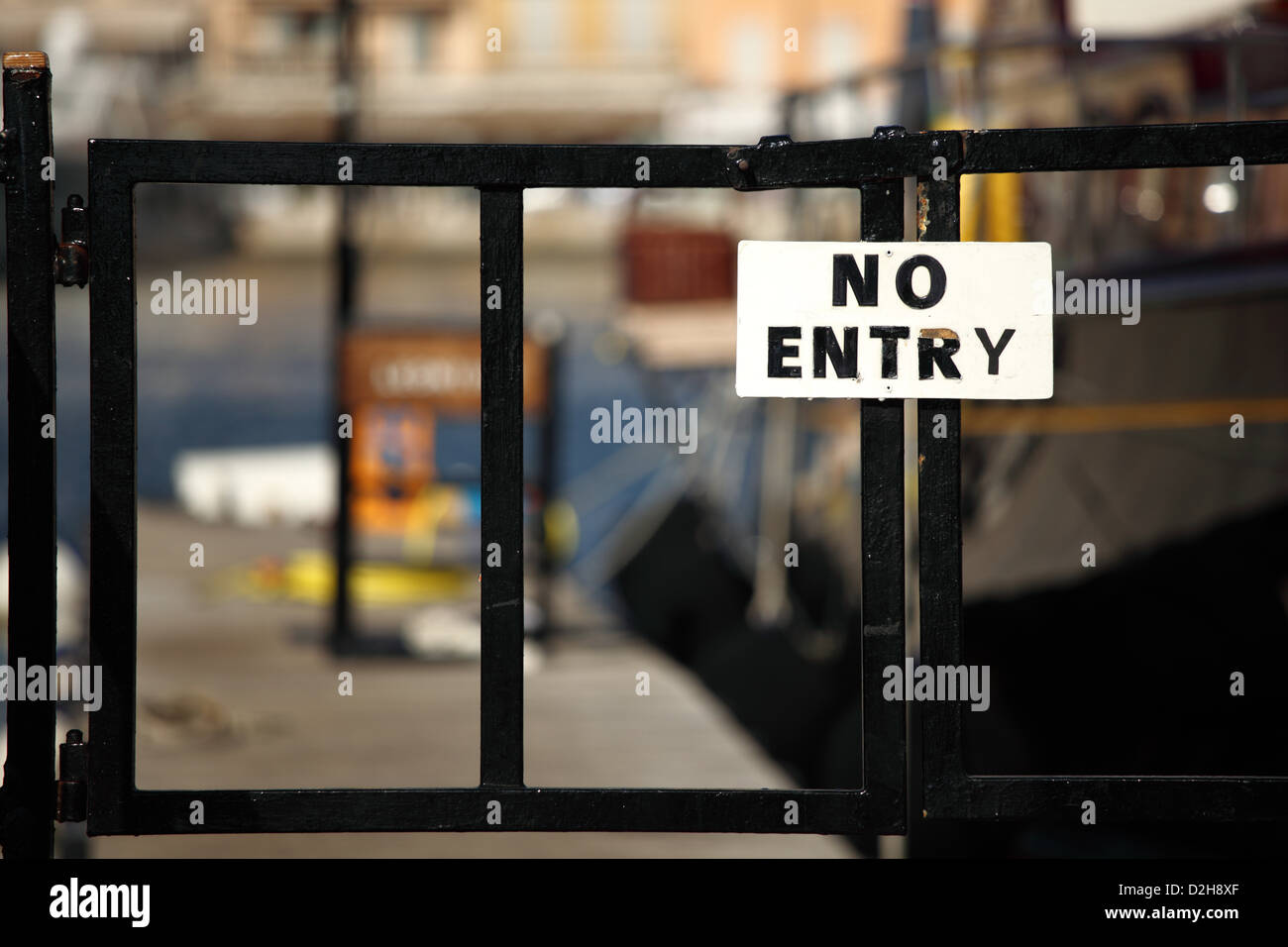 Architecture no entry sign hi-res stock photography and images - Alamy