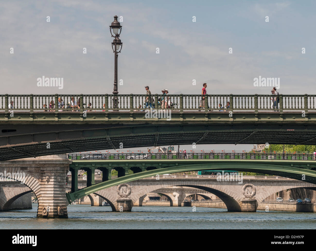 Bridges of Paris on the banks of the Seine Stock Photo - Alamy