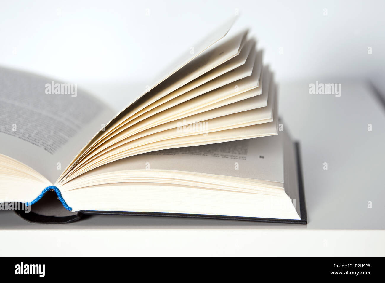 Open book hi-res stock photography and images - Alamy