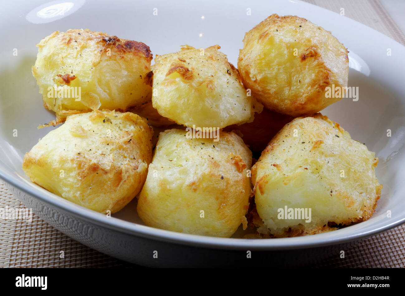 A bowl of freshly roasted potatoes Stock Photo - Alamy